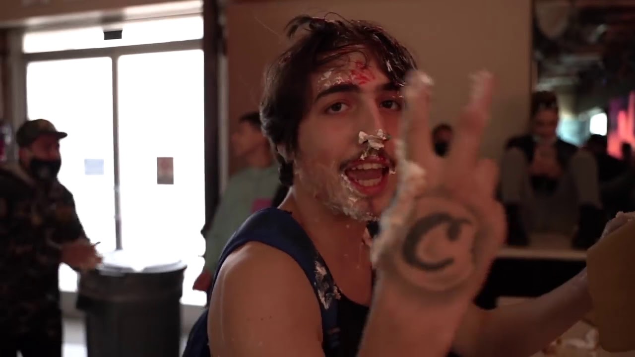 Asi Fue el cumpleaños de Kris Nava de T3R Elemento En DEL RECORDS - YouTube