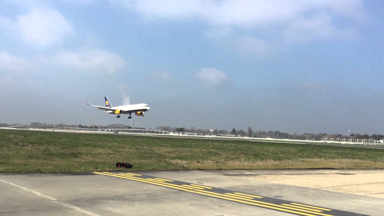 Airside Landing Icelandair London Heathrow Airport (20/03/2015) - YouTube