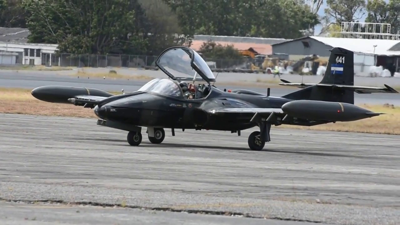 A-37Bs Fuerza Aérea de El Salvador - YouTube