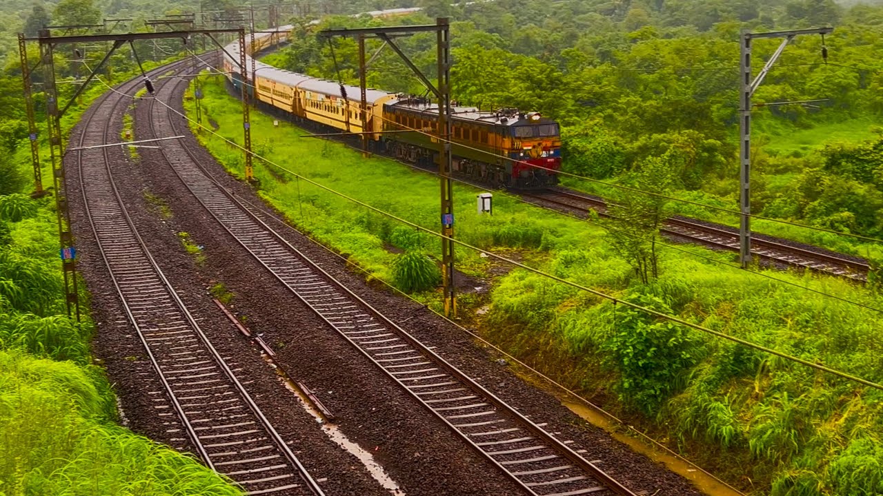 KOYNA EXPRESS - KOLHAPUR TO MUMBAI -11030 - INDIAN RAILWAYS #train ...