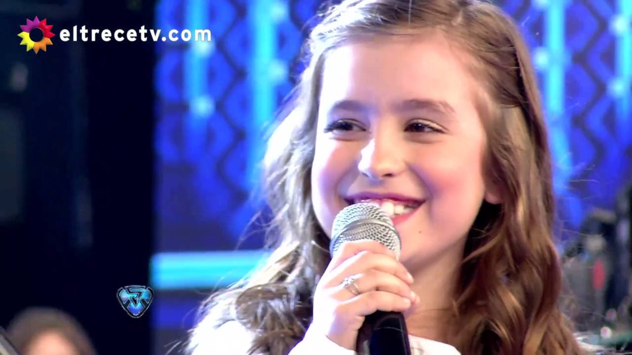 Máxima Tellado cantó en Showmatch y entonó una canción de Valeria Lynch ...