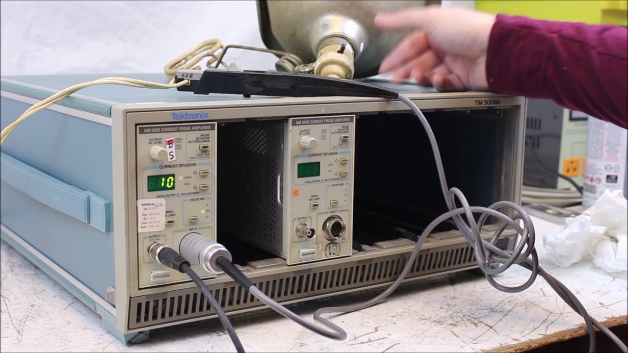 Measuring a light bulb with a Tektronix AM 503B Programmable Amplifier ...