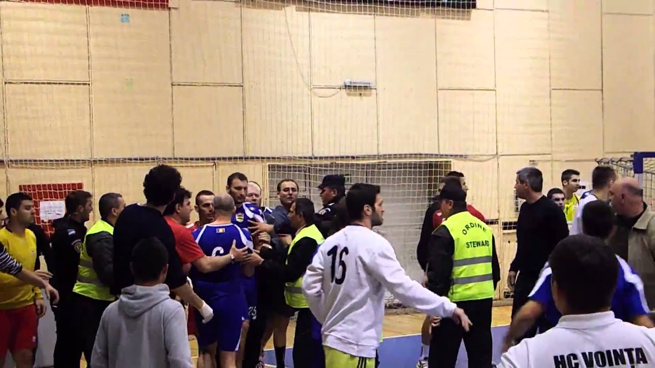 Bataie Hc Arges Pitesti-Vointa Savini Due Sebes - YouTube