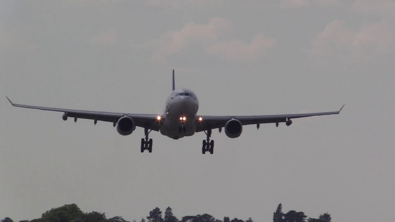 RAF Airbus A330 Voyager ZZ336 | "Vespina" Landing - YouTube