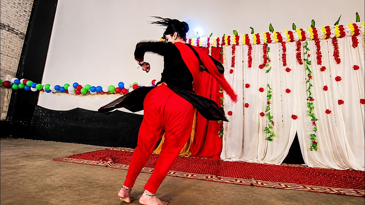Laila Gul Jumping Dance On Stage New 2023 - YouTube