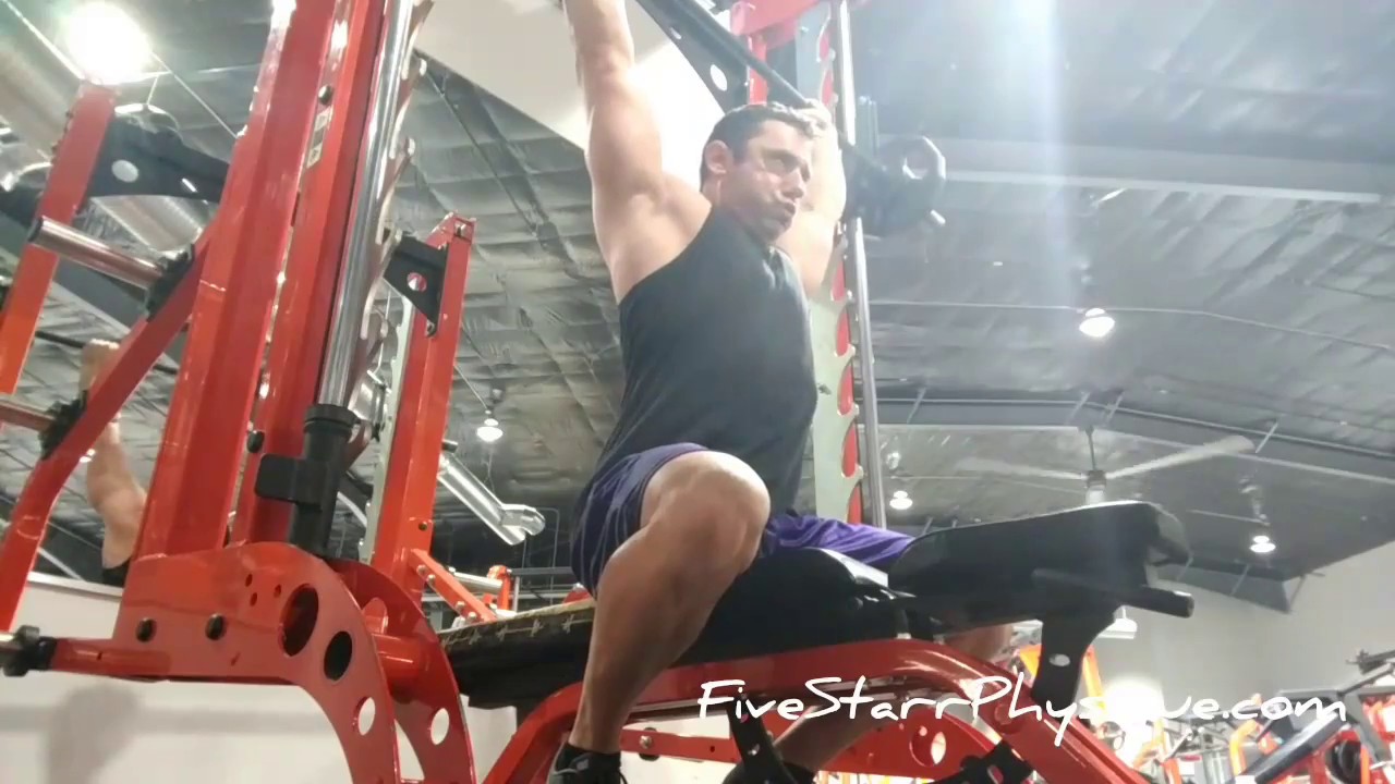 Smith machine shoulder press - YouTube