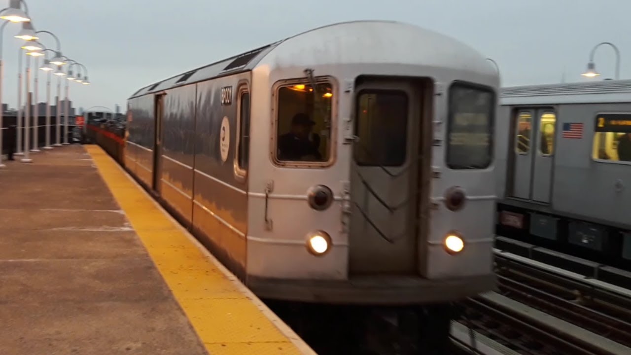 IRT White Plains Road: R127 Garbage train bypasses 225th Street - YouTube