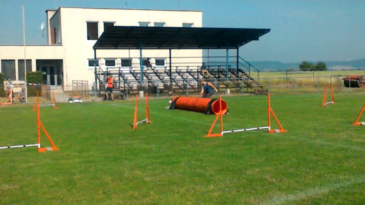 Horná Streda Viki a Leo 1 beh - YouTube