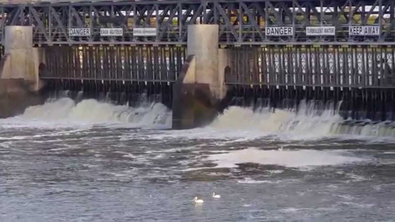 Beauty of Lockport Dam Winnipeg - YouTube
