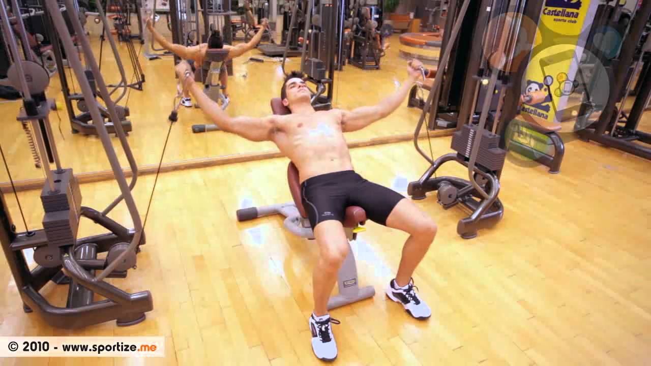 Lying fly on an incline bench - Aperturas con poleas en banco inclinado ...