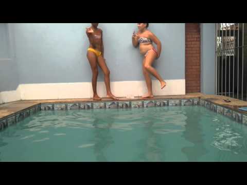 DESAFIO tente não rir na piscina 😊☺