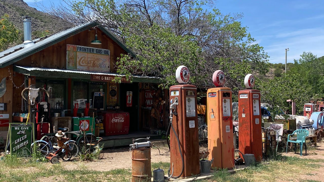 The Classical Gas Museum - Antique Globes , Signs, Oil Cans, and Pumps ...
