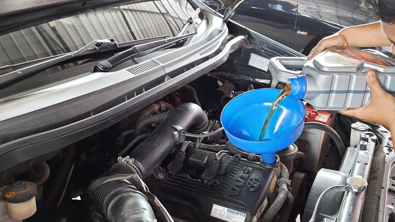 CARA MENGGANTI OLI KIJANG INNOVA BENSIN 2.0 - YouTube