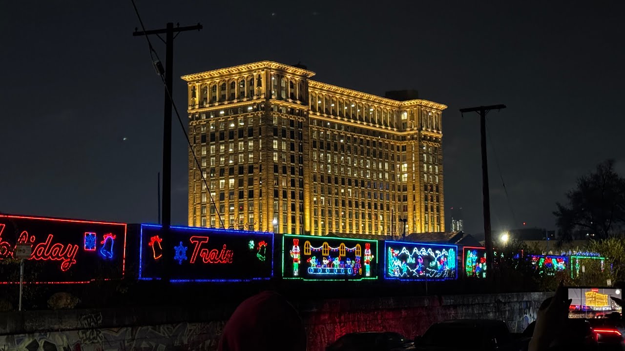 Detroit! I caught the CPKC Holiday Train 2024 last night rolling past ...