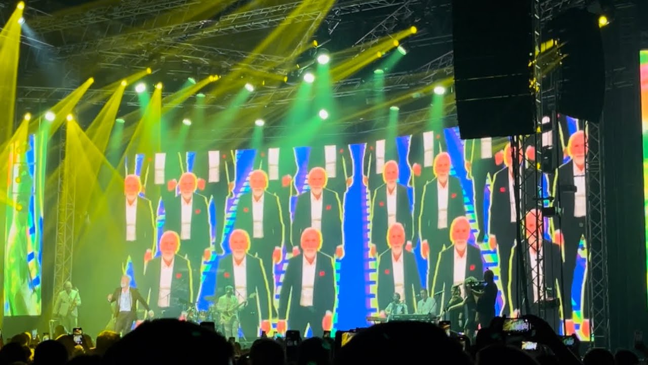 Dino Merlin “Sredinom” live (Koncert Zadar 2022” - YouTube