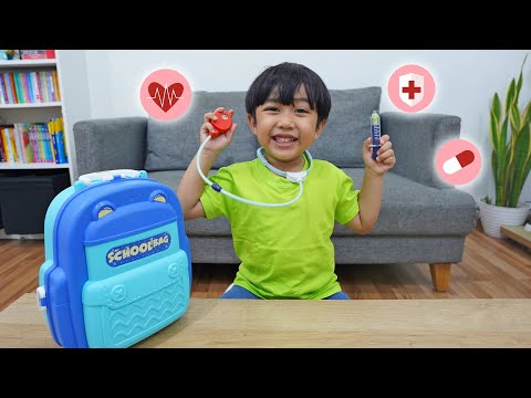 Kyo Bermain Mainan Dokter-Dokteran