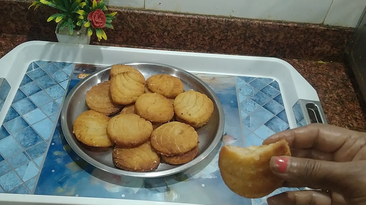 Holi Per Special Biscuit II Unique Geeta kitchen - YouTube