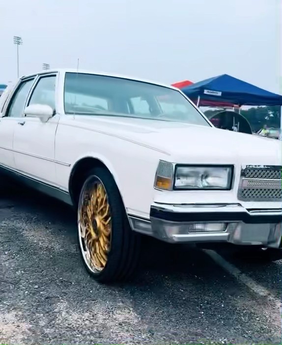 Clean Box Chevy At The Indiana Show#chevyworld #chevrolet #boxchevy # ...