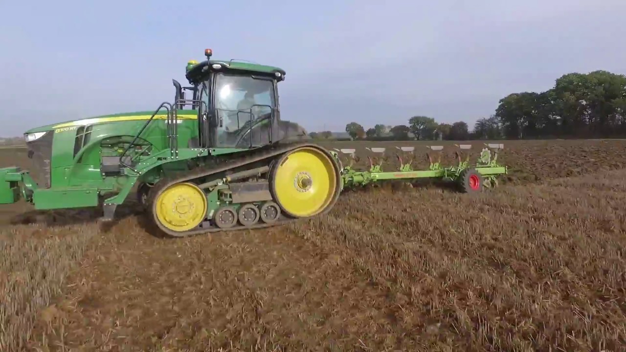 Hubert AH 7 furrow plough working behind John Deere 8370RT - YouTube
