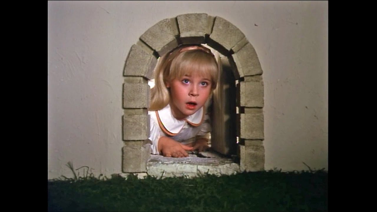 02 "Meeting Alice & Following The White Rabbit" (from 'Alice In ...