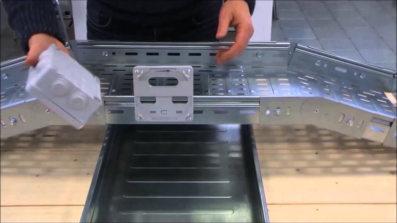 Montage Legrand Van Geel P31 kabelgoot - Plexo lasdoos - YouTube