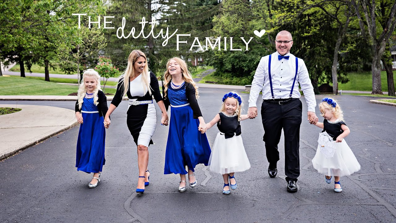 The Detty Family Photo Shoot Chords - Chordify