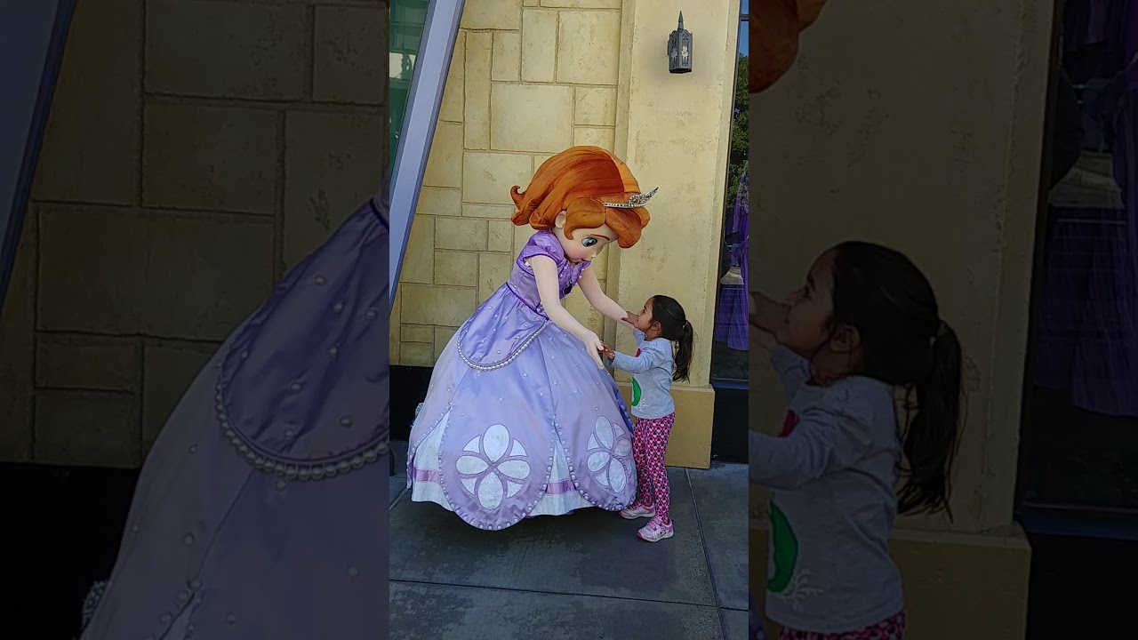 Emily dancing with Sofia the First - YouTube