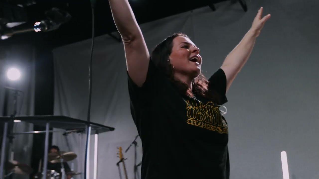 Jezus De Opwekkingsleider - Lindy Cofer - officiële Video - YouTube