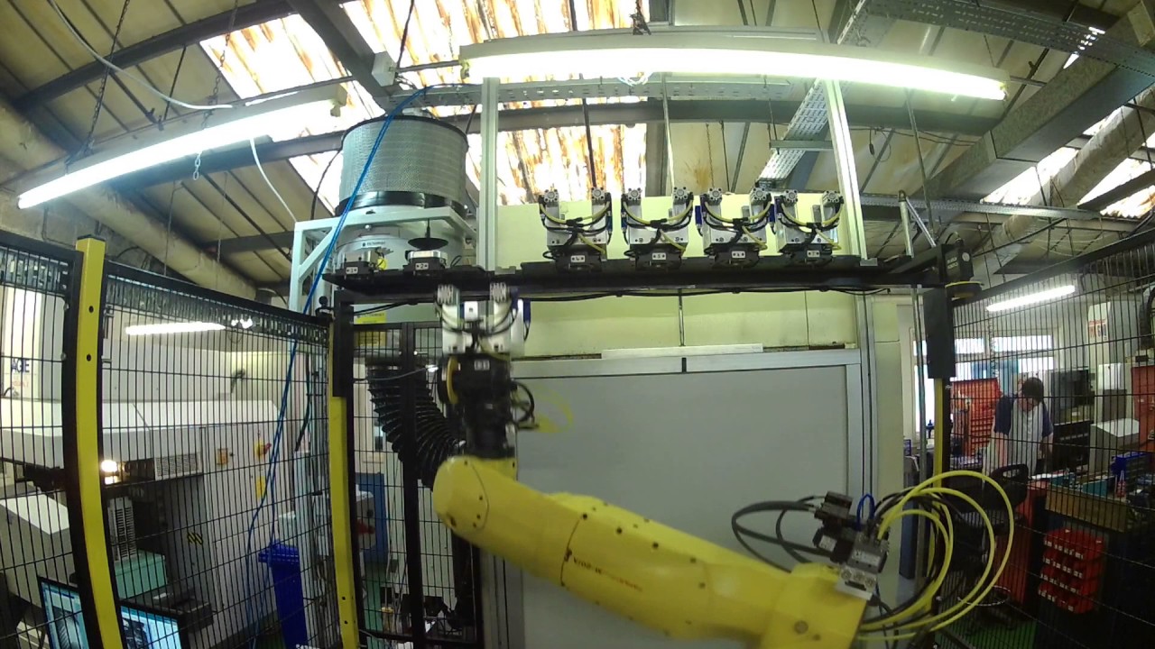 Automatic Gripper Change System (GCS) - YouTube