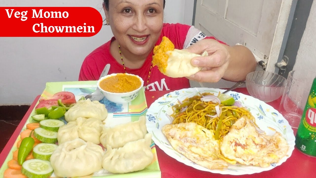 Eating Boiled 😱 Veg Momo +Chowmein 🍝 // Recipe + Mukbang // Piro ...