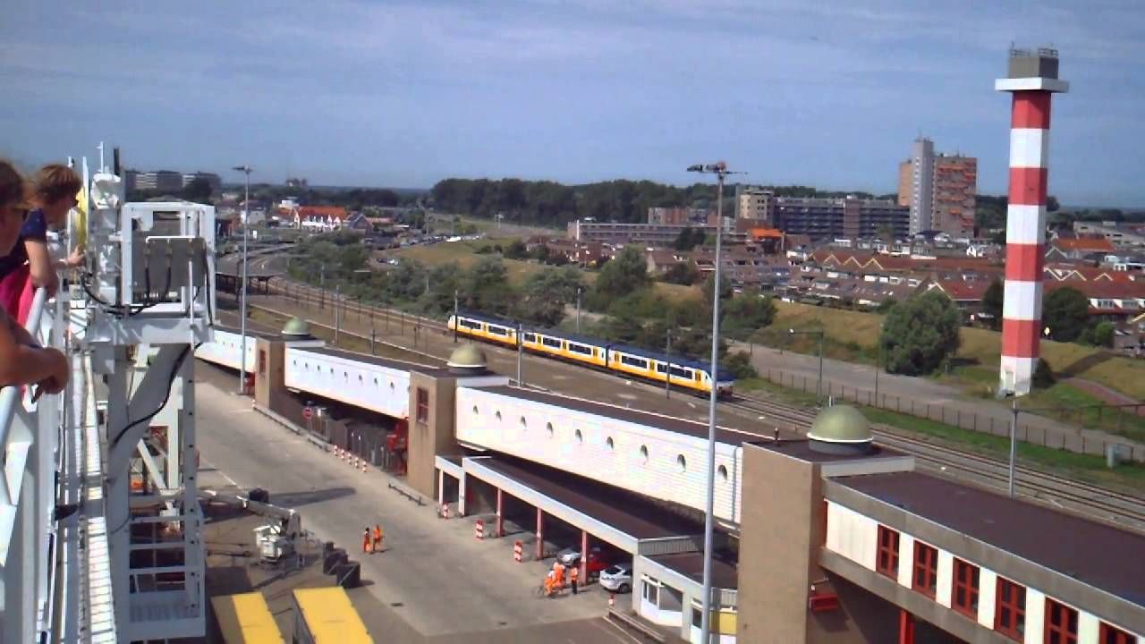 NS SGMm Sprinter Trein vertrekt vanuit station Hoek van Holland Haven ...