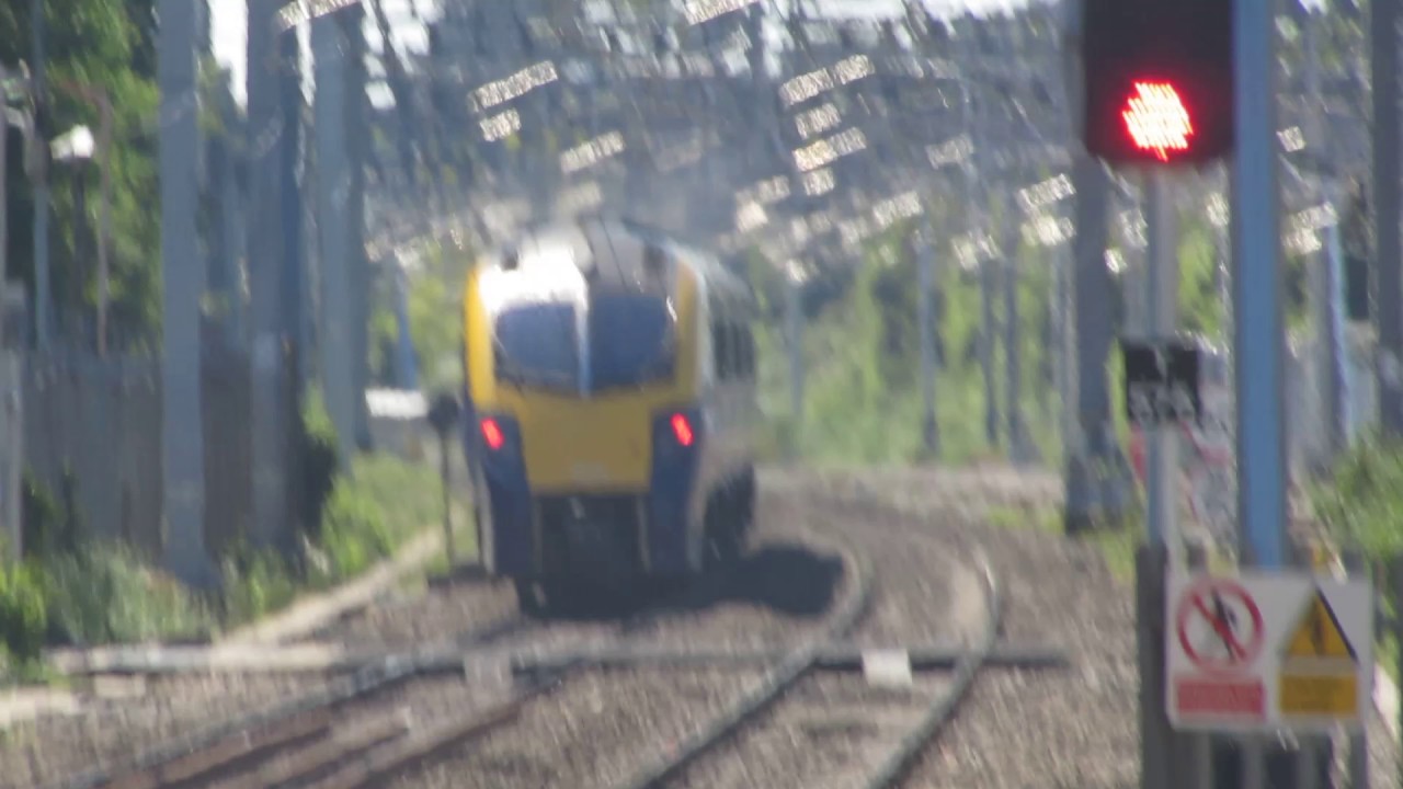 GWR Class 180 passing Maidenhead heading for Cotswold - YouTube