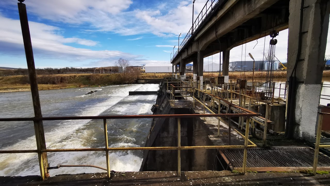 Râul Strei la Călan. În ce stare se află podul rutier - YouTube