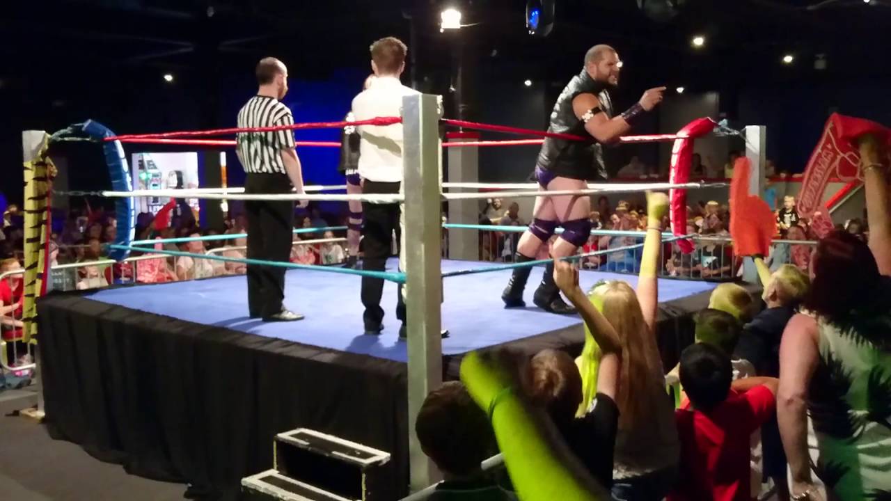 Wrestling at butlins bognor(6) - YouTube