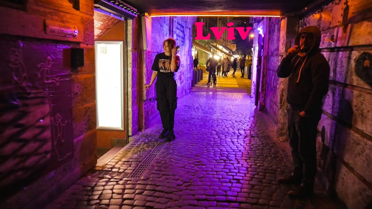 Walking in Lviv at night (Львів Lwow Lemberg) Shevchenka Svobody ...