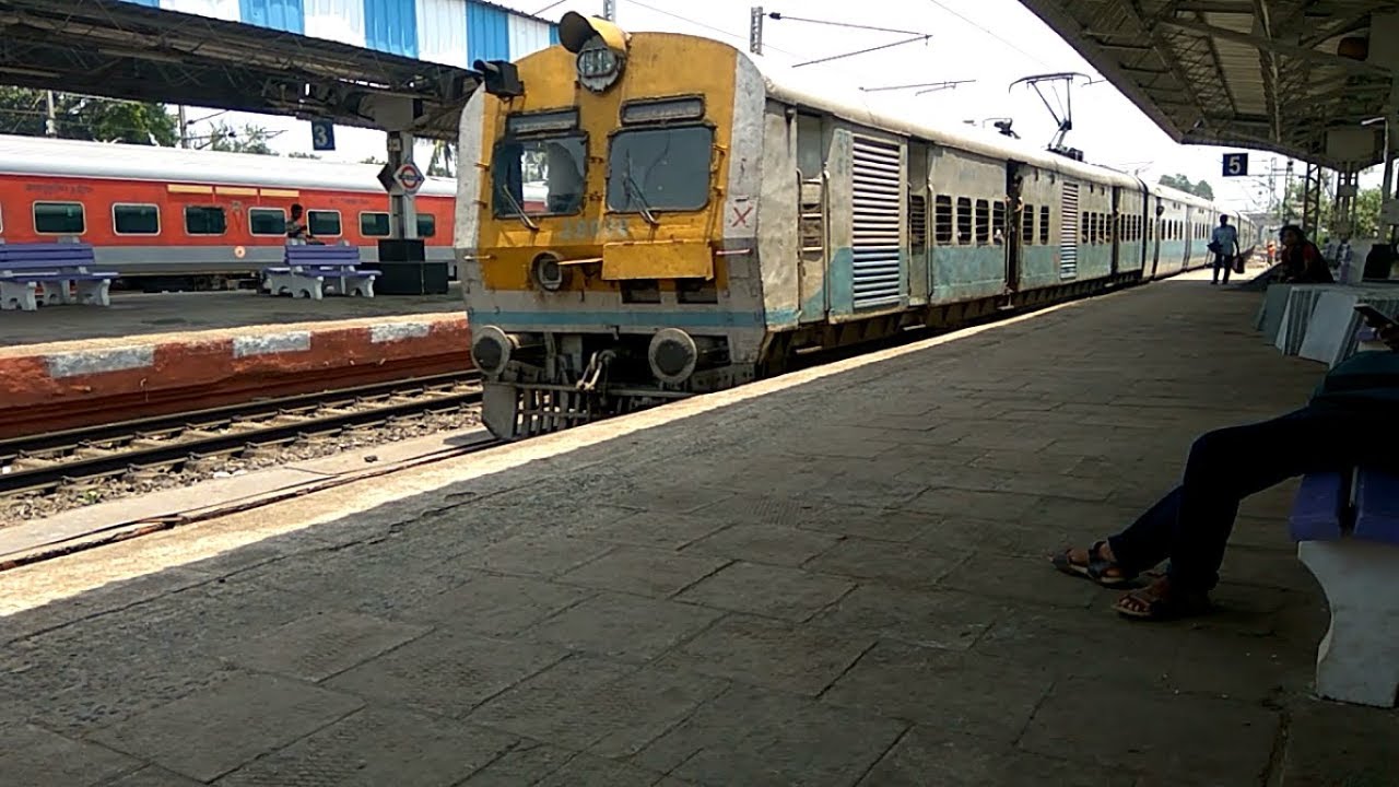 Howrah - Ghatsila Memu Passenger 68003 at Mecheda Station, South ...