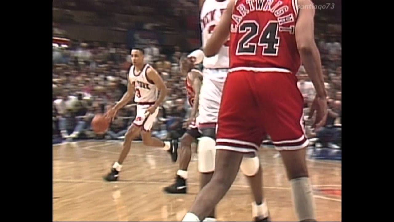 John Starks dunks on the Chicago Bulls game 2 NBA Playoffs 1993 - YouTube