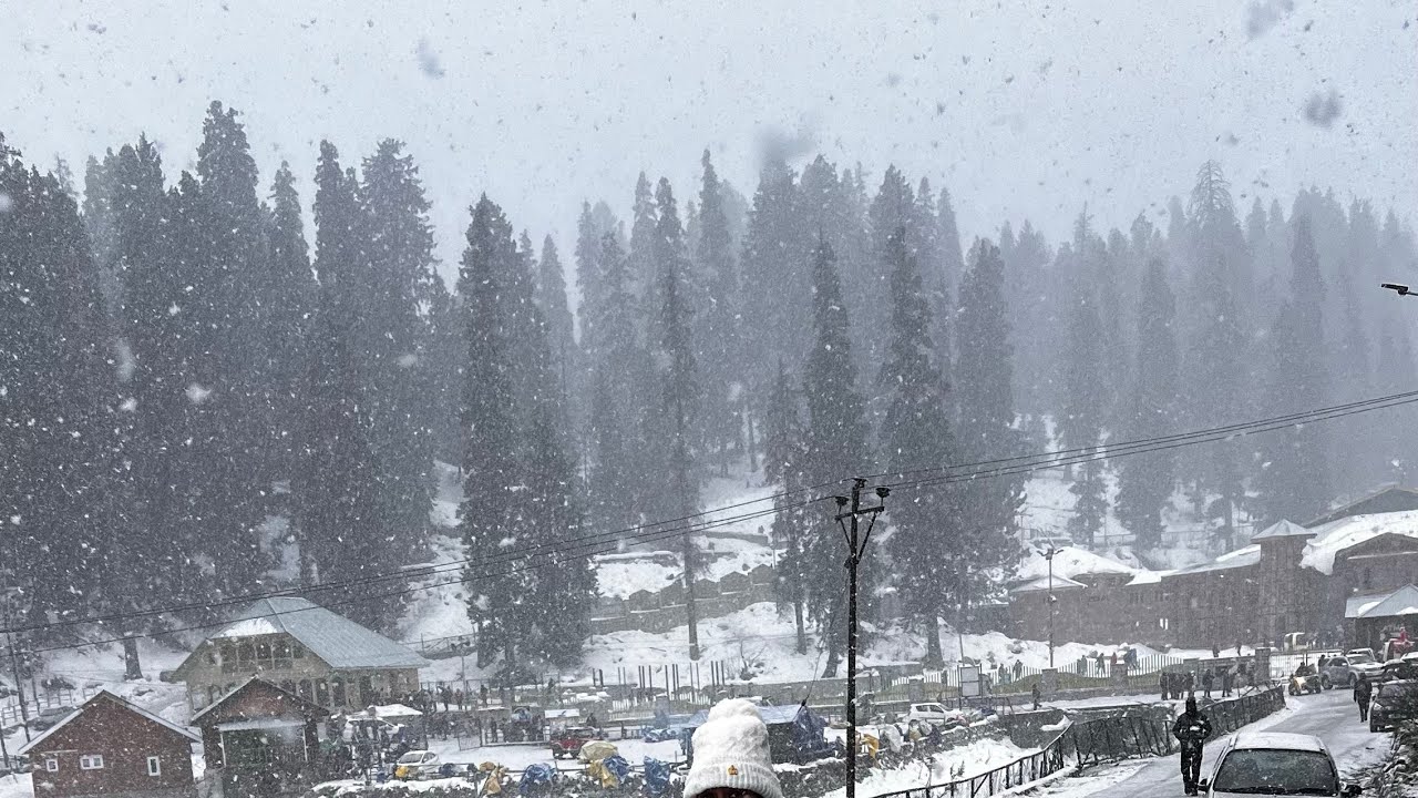 Jammu and Kashmir Gulmarg 2/2/2024 live traffic - YouTube
