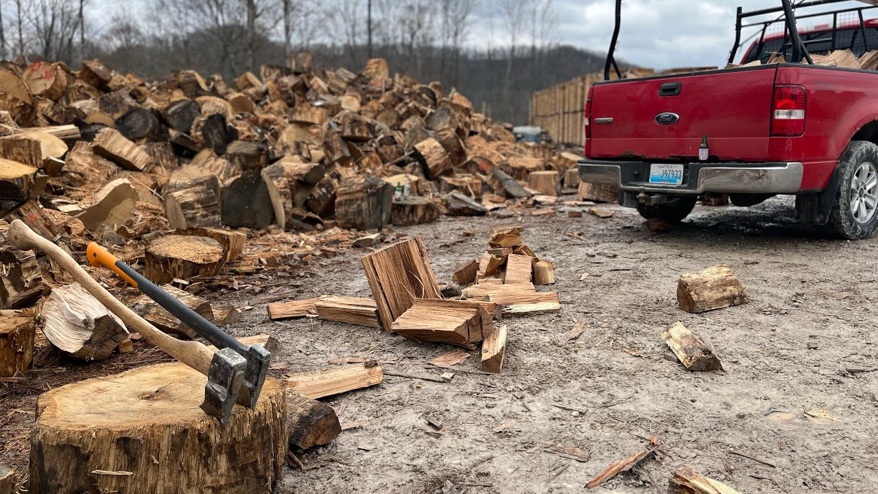 Splitting tough wood by hand, straight grain vs twisted grain, tall ...