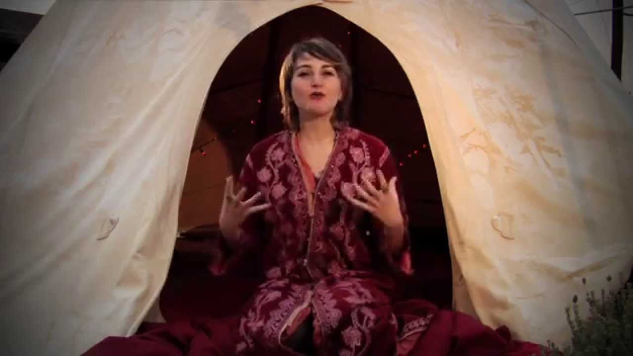 What is the Red Tent Menstrual Tent? Aurora explains the Moonlodge ...