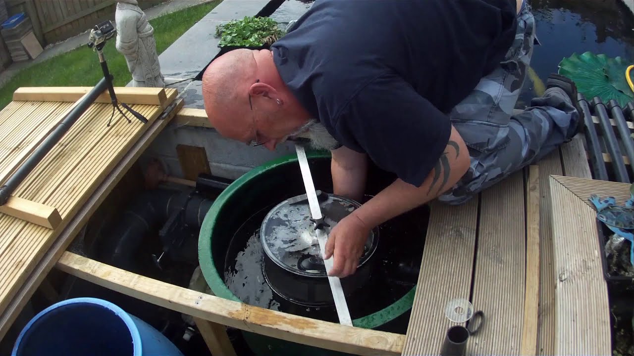 Koi Pond Devon vortex and Evolution Aqua Answer clean - YouTube