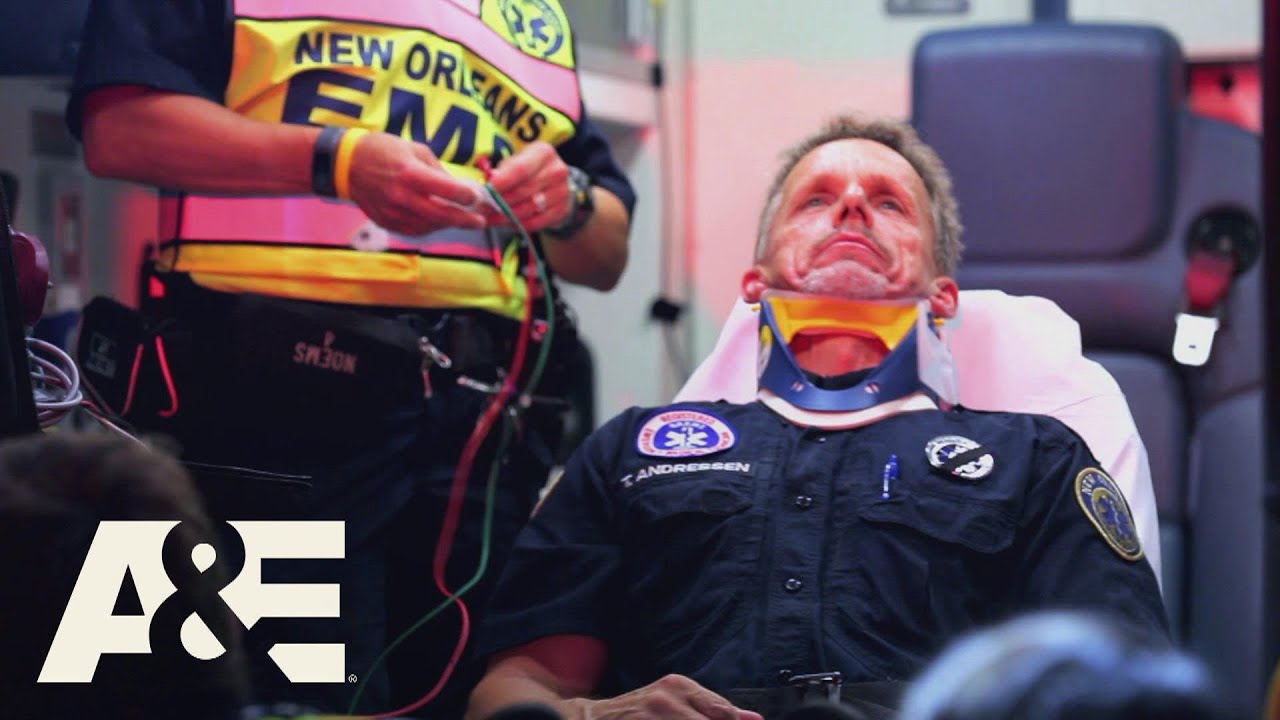 Nightwatch: EMT Gets ATTACKED by Patient's Son | A&E - YouTube