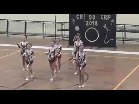 Dançando ginástica rítmica