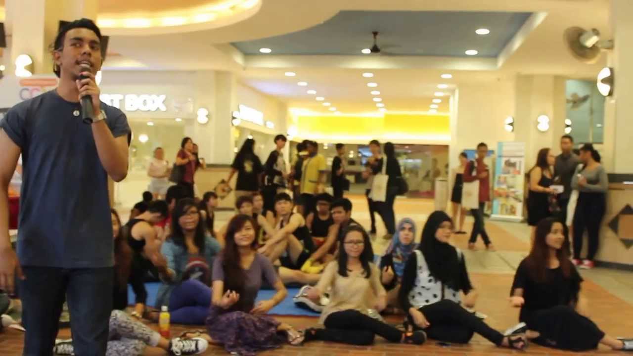 Ngee Ann Polytechnic Malay Cultural Club Flashmob @Atrium - YouTube