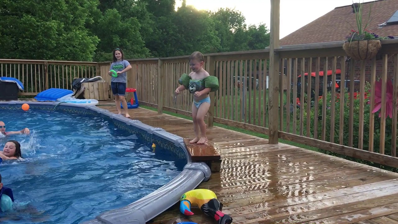 Carson's amazing pool stunt. - YouTube