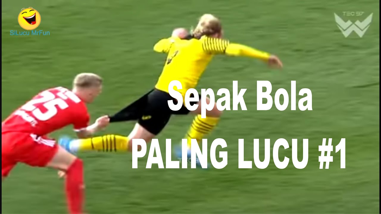 Sepak Bola PALING LUCU #1 | FUNNY MOMENTS in Football - YouTube