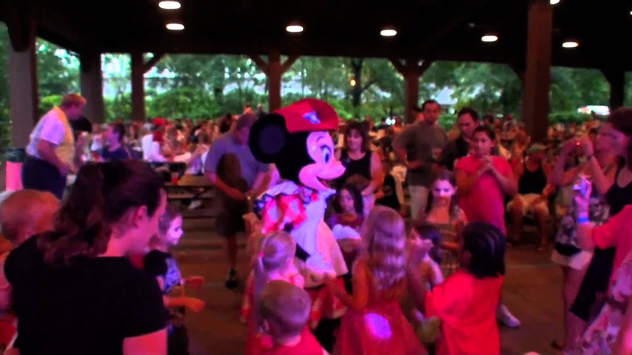 Minnie's Backyard BBQ Walt Disney World ミッキーBBQ - YouTube