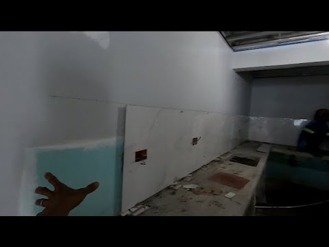 Start na din Ang tiles para sa lababo sabay sabay na Ang mga tao at pag ...