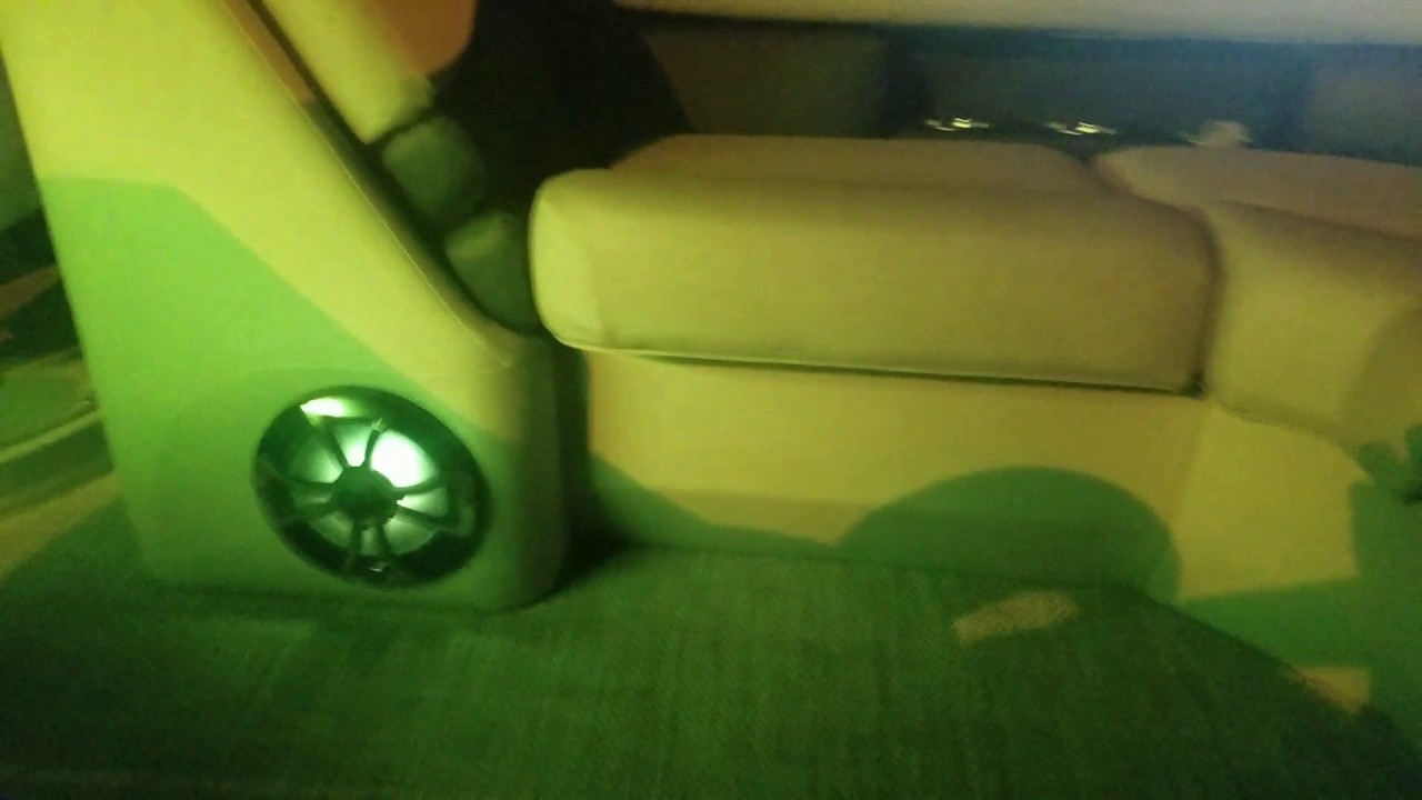 Bennington Tritoon loaded with Wet Sounds from Pro Installz Mobile and ...