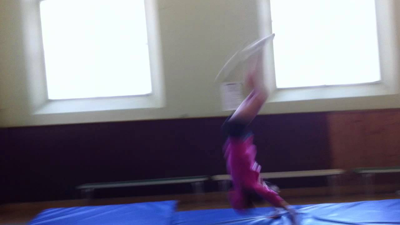 Yasmine Dive Forward Roll - YouTube